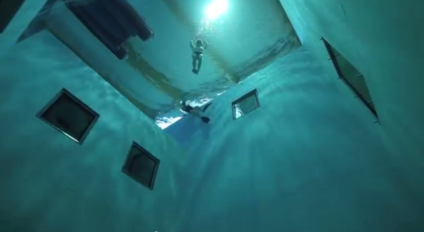 Así es una inmersión en la Piscina más Profunda del Mundo!